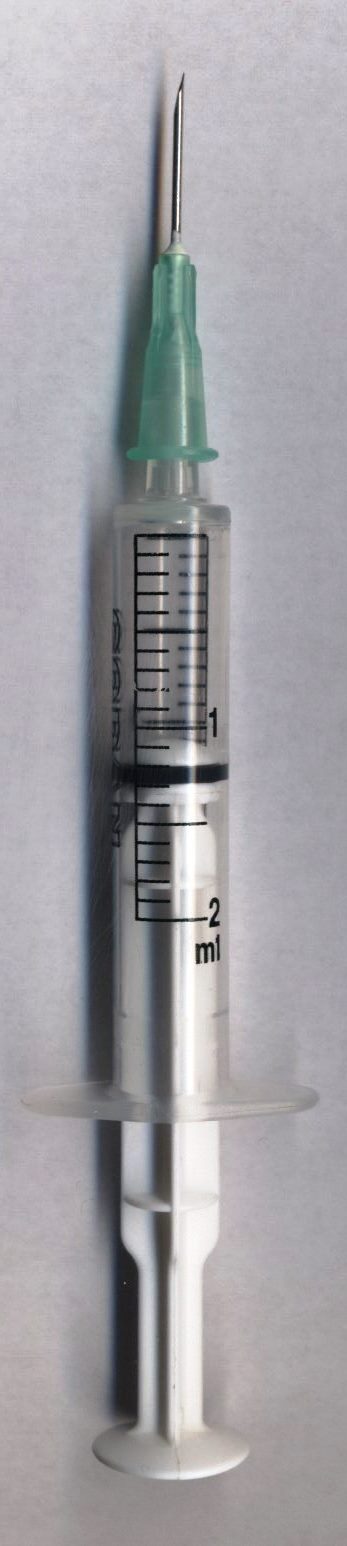 Syringe_with_needle_edited-wikipedia-by-fifo-vertical – מדעת